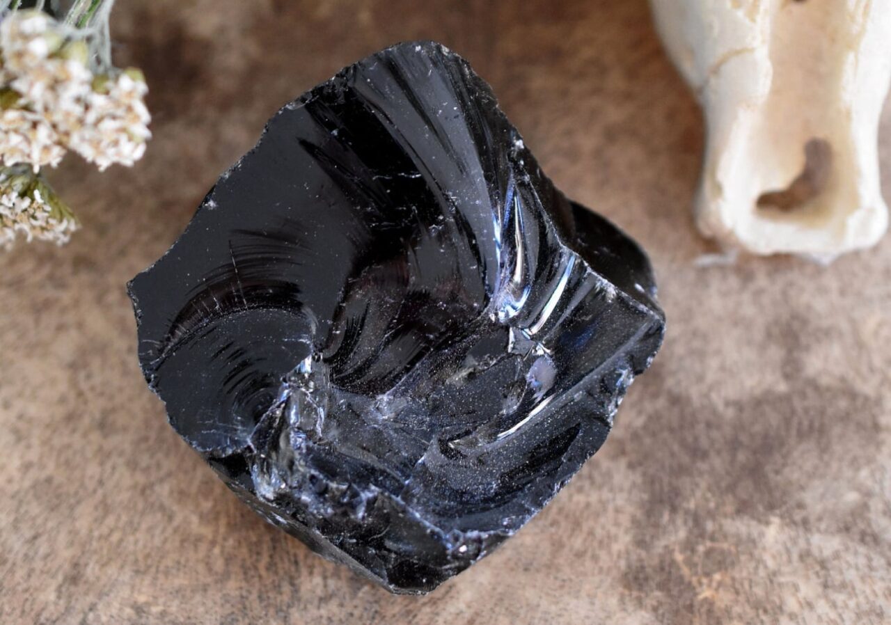 Tout sur la pierre d'obsidienne : l'obsidienne noire, l'obsidienne oeil ...