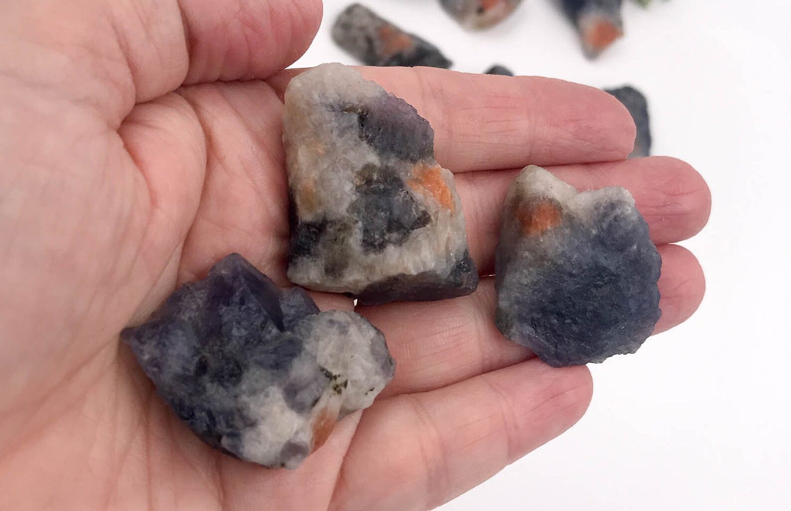 Iolite meaning: properties, uses and benefits