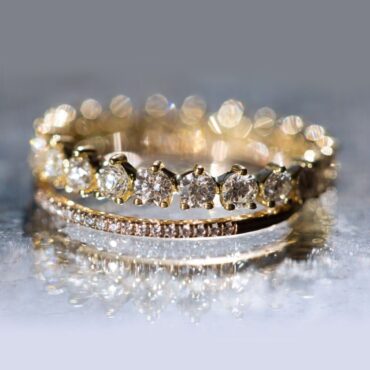 Why and how to build your own stacked wedding rings? With recommended looks