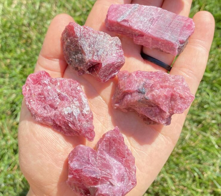 La piedra rodonita: propiedades, significado, beneficios, propiedades ...